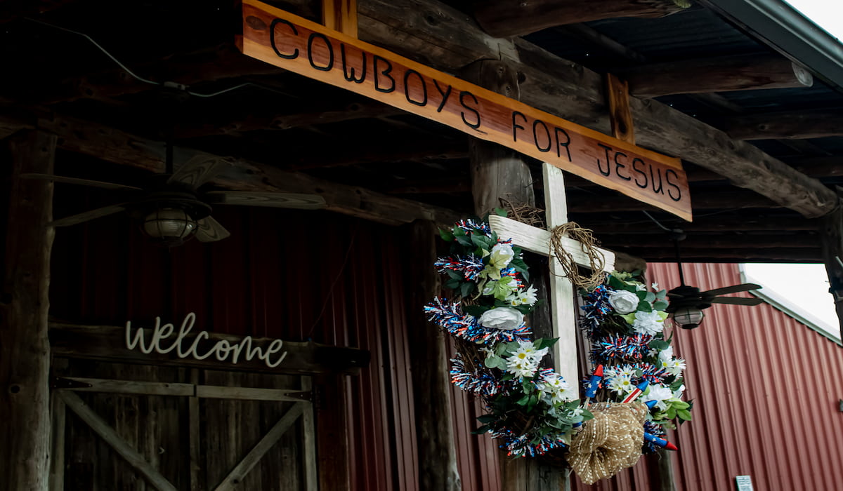 What Is a Cowboy Church / Church Service? - Helpful Horse Hints